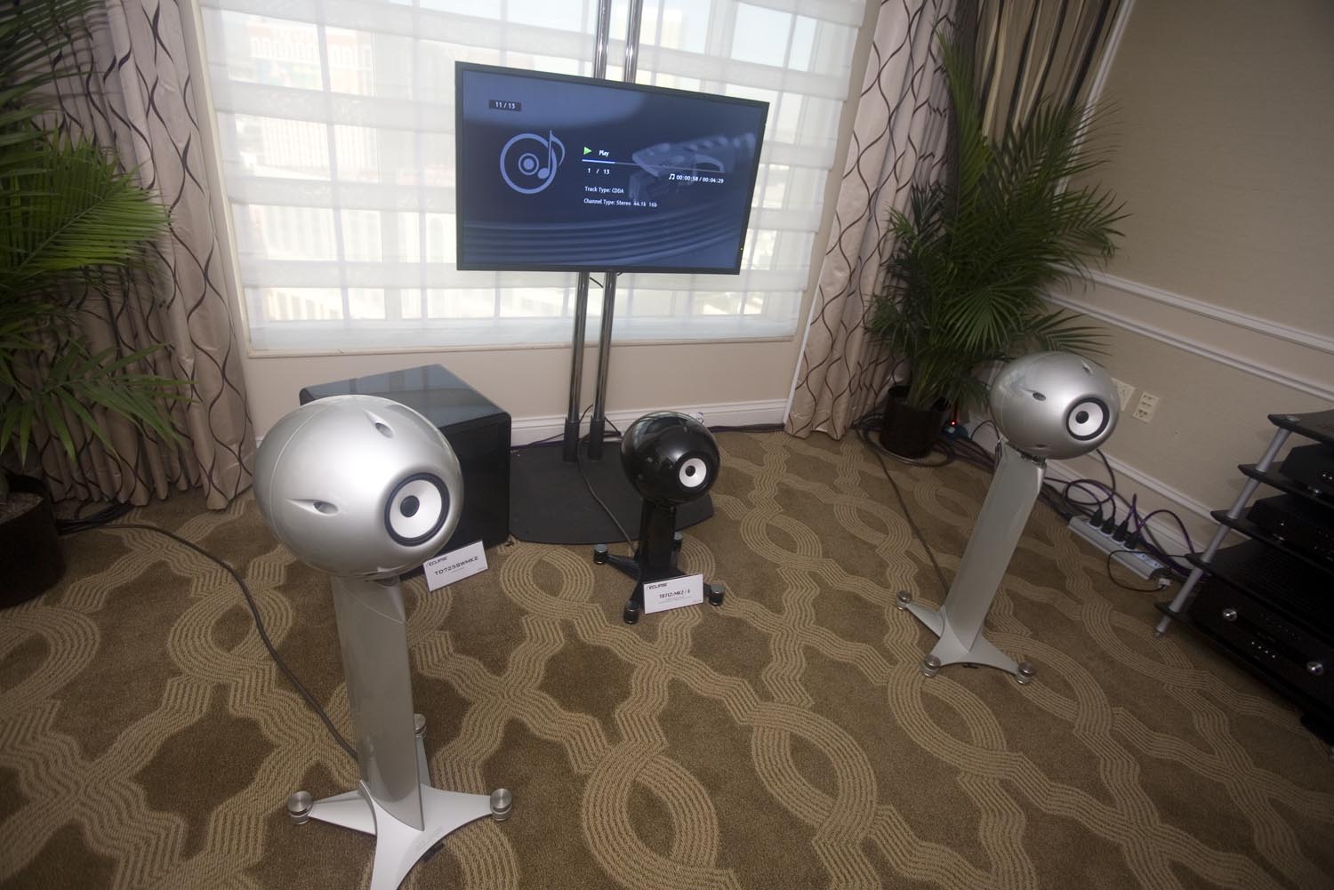 ECLIPSE by Fujitsu Ten: CES 2015 - Audio Federation